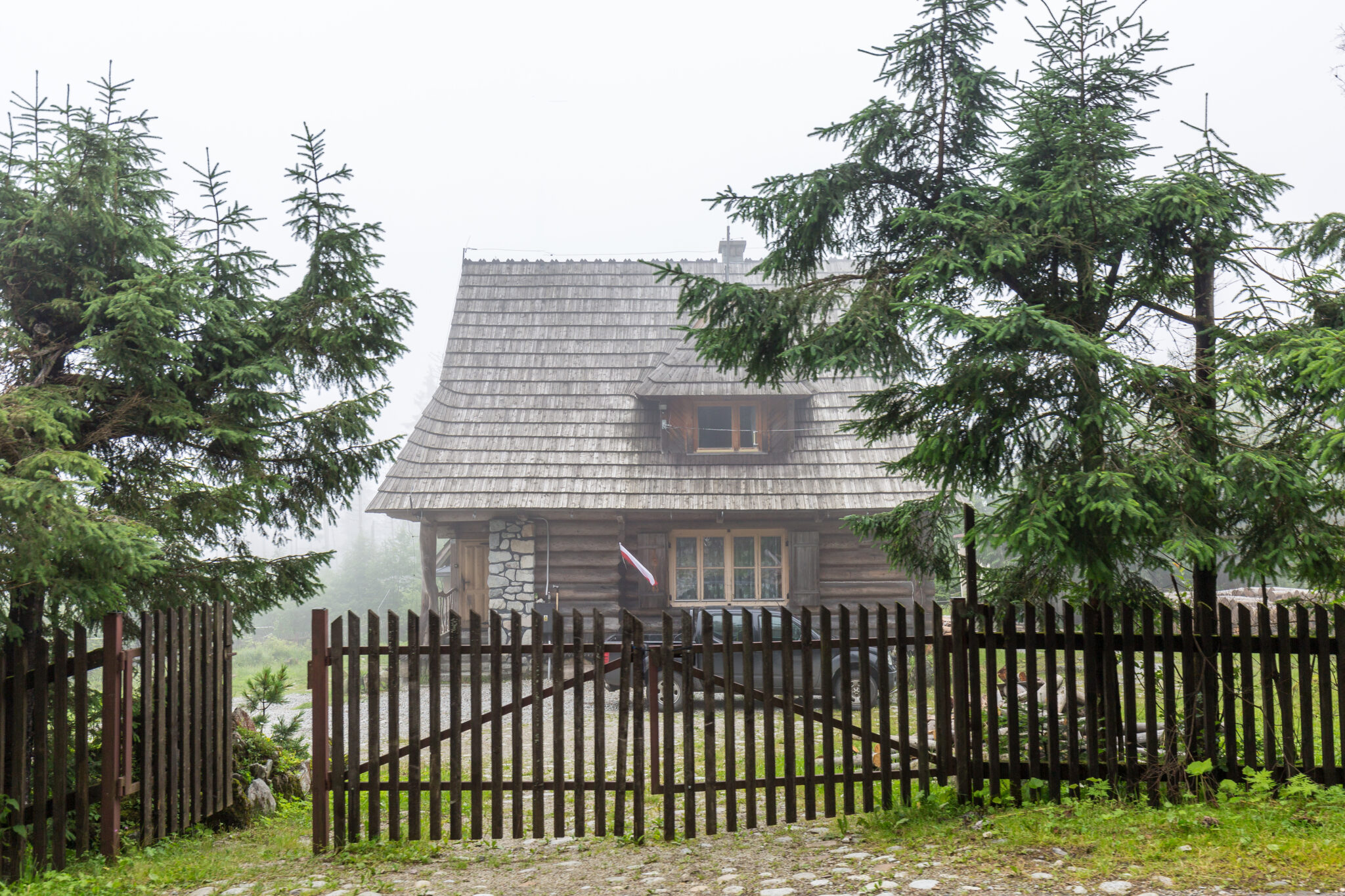 Classic Traditional Fence Designs for Timeless Charm