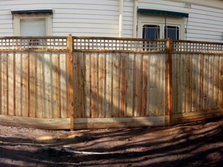 Selecting the Perfect Housing Fence | Style and Functionality